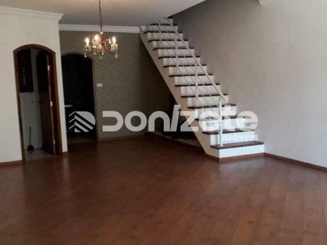 Sobrado Residencial com 3 Quartos, 7 Vagas e Financiamento Facilitado em Jardim Las Vegas, Santo And