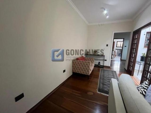 Sobrado residencial com 3 quartos, 6 vagas e quintal em Santa Maria, São Caetano do Sul
