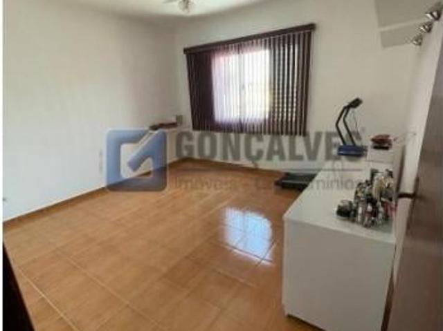 Sobrado Residencial com 3 Quartos e 3 Vagas em Mauá, São Caetano do Sul – R$ 960.000