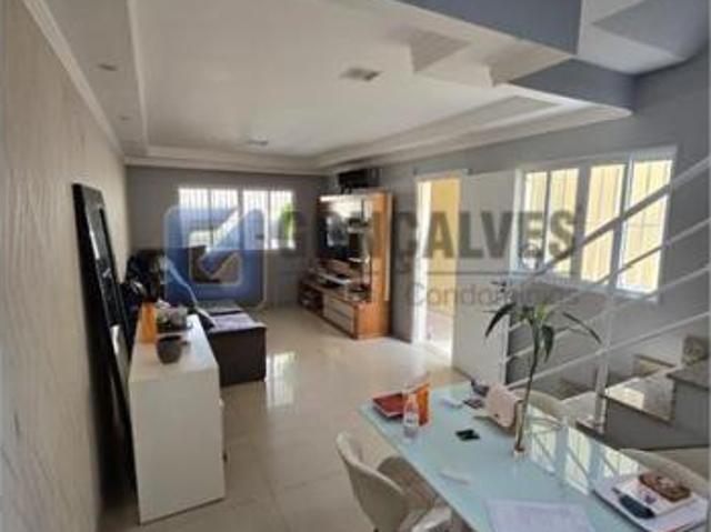 Sobrado Residencial com 3 suítes, 4 vagas e 132 m² em Diadema — Taboão