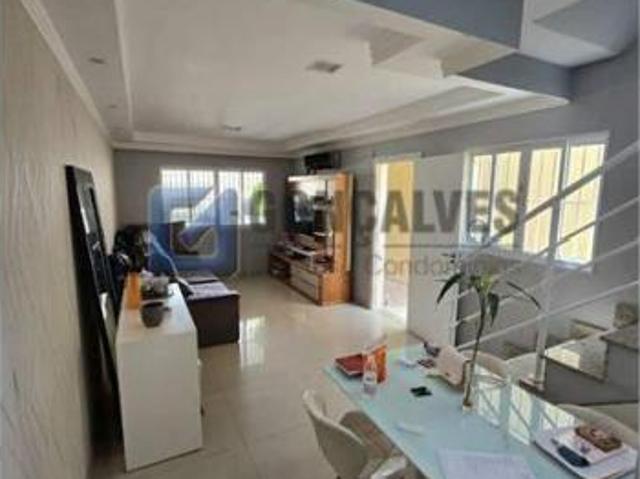 Sobrado Residencial com 3 suítes, 4 vagas e 132 m² em Diadema — Taboão
