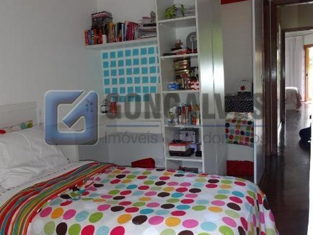 Sobrado Residencial com 3 suítes, 4 vagas e 298 m² em Nova Petrópolis – SBC