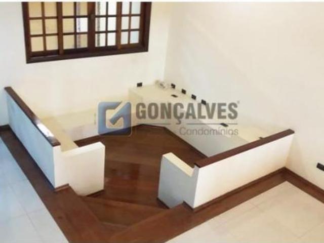 Sobrado residencial com 3 suítes, 4 vagas e acabamento de alto padrão em Nova Petrópolis, São Bernar