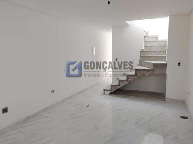 Sobrado residencial com 3 suítes, 4 vagas e acabamento em porcelanato – Demarchi, SBC