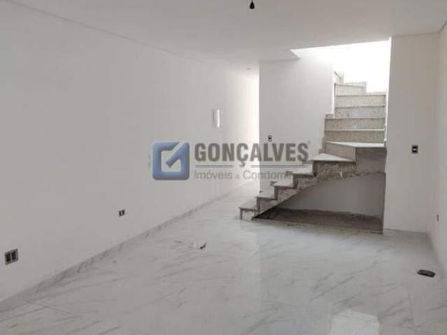 Sobrado residencial com 3 suítes, 4 vagas e acabamento em porcelanato – Demarchi, SBC