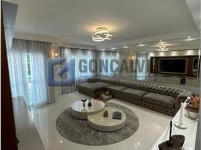 Sobrado Residencial com 3 suítes, 4 vagas e espaço gourmet em Santa Terezinha, SBC – Venda