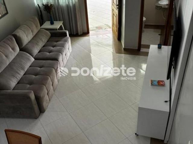 Sobrado Residencial com 3 Suítes, 4 Vagas Vila Guiomar, Santo André
