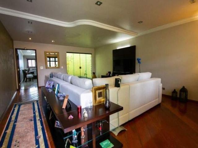 Sobrado Residencial com 3 suítes, 5 vagas e piscina na Vila Floresta, Santo André – Financiável