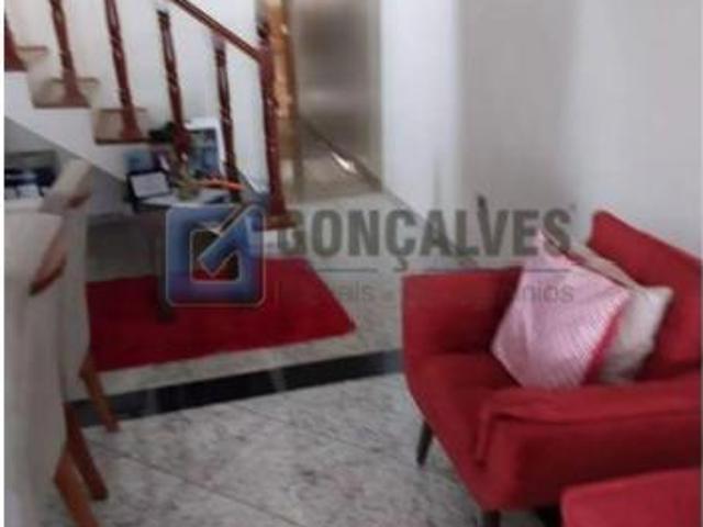 Sobrado Residencial com 3 suítes, 5 vagas e quintal em Santa Maria – São Caetano do Sul