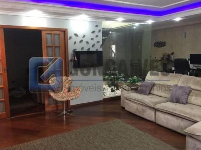 Sobrado Residencial com 3 Suítes, 6 Vagas e 415m² em Vila Alto de Santo André
