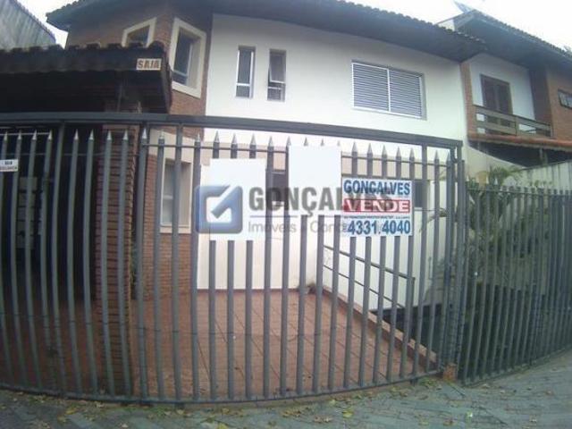 Sobrado Residencial com 3 suítes, 6 vagas e churrasqueira em Vila Euclides, São Bernardo do Campo