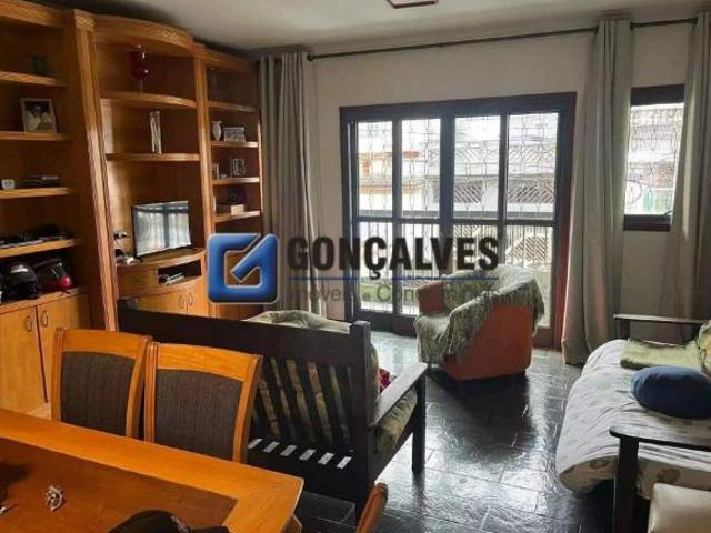 Sobrado residencial com 3 suítes, 6 vagas e quintal em São Bernardo Nova Petrópolis