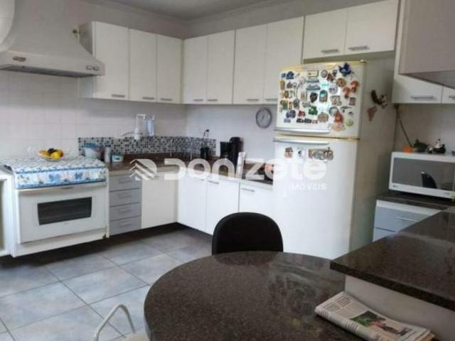 Sobrado Residencial com 3 suítes, 6 vagas e varanda gourmet em Jardim Bela Vista, Santo André