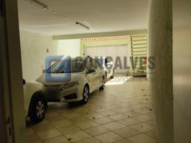 Sobrado Residencial com 3 suítes, 7 vagas e amplo terreno em Vila Assunção, Santo André