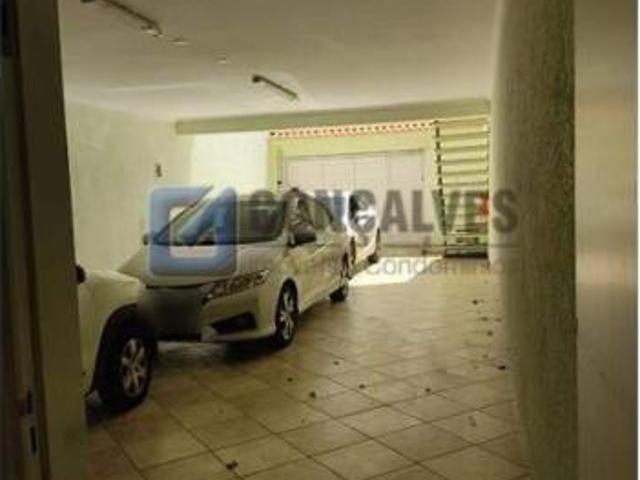 Sobrado Residencial com 3 suítes, 7 vagas e amplo terreno em Vila Assunção, Santo André