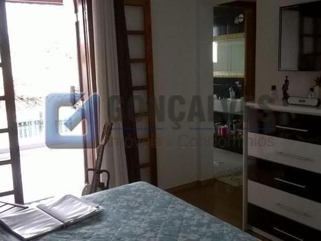 Sobrado residencial com 3 suítes, 2 vagas Santa Terezinha, SBC