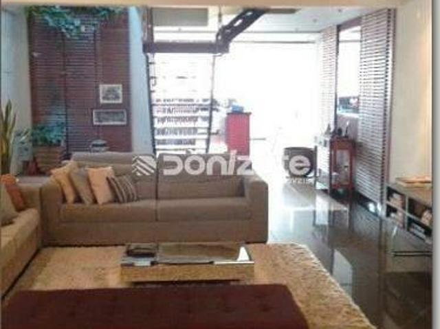 Sobrado residencial com 3 suítes, 320 m², 6 vagas em Jardim Santo André – Financiamento aceito
