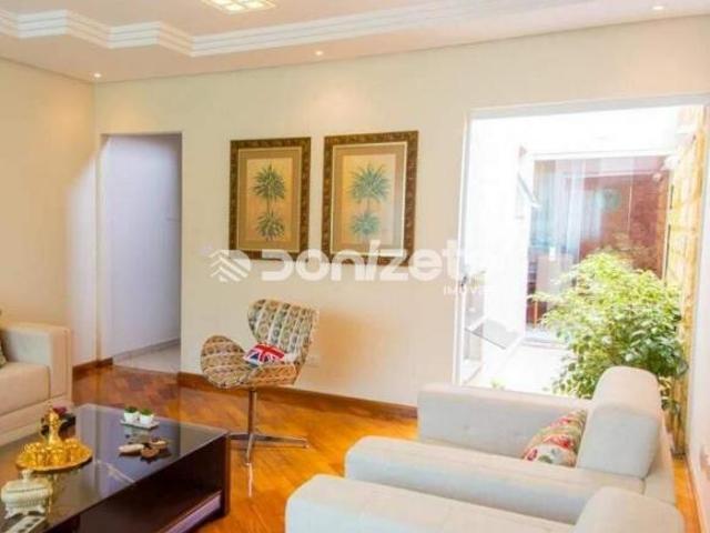 Sobrado Residencial com 3 Suítes, 3 Vagas e 180 m² em Vila Scarpelli, Santo André