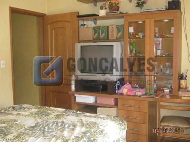 Sobrado Residencial com 3 Suítes, 3 Vagas e Ampla Área em Paulicéia, SBC