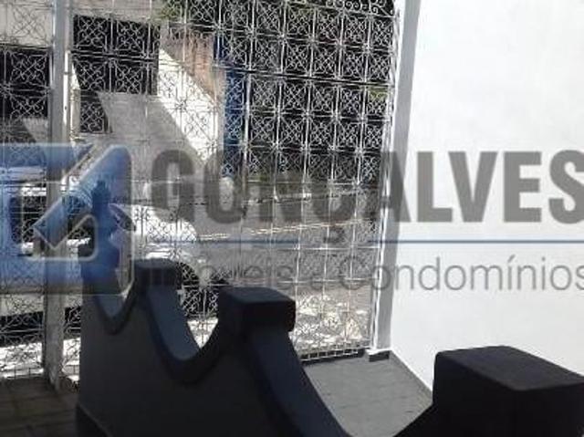 Sobrado Residencial com 3 suítes, 3 vagas e quintal em Anchieta, SBC
