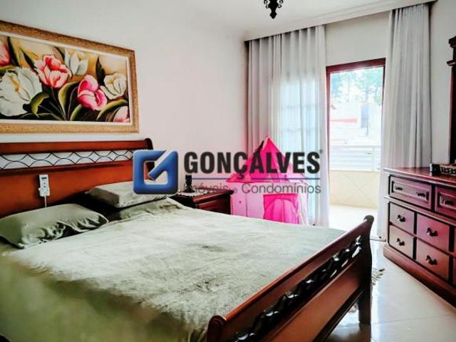 Sobrado Residencial com 3 suítes, espaço gourmet e 4 vagas | Assunção, SBC