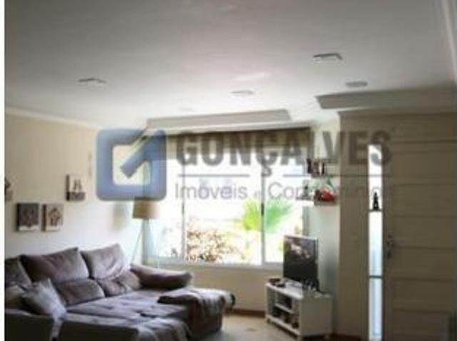 Sobrado residencial com 3 suítes, espaço gourmet e 5 vagas em Jardim Copacabana