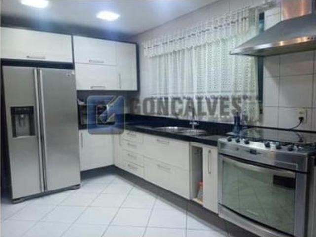 Sobrado Residencial com 3 Suítes, Espaço Gourmet e 6 Vagas em Jardim Santo Antônio, Santo André
