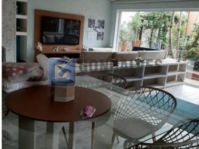 Sobrado Residencial com 3 Suítes, Piscina e 4 Vagas em Jardim Chácara Inglesa, SBC