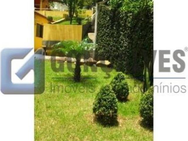 Sobrado Residencial com Acabamento em Madeira em Balneária, SB Campo – 3 Quartos, 1 Suíte, 6 Vagas
