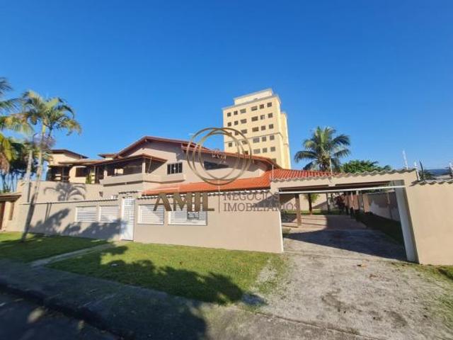 Sobrado Residencial / Comercial de alto padrão / Aruã / 05 dormitórios / 02 suíte / Terreno 771 m²
