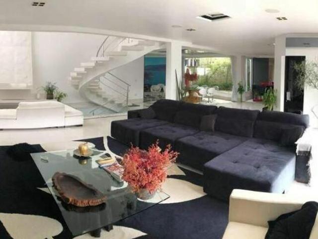 Sobrado Residencial de Alto Padrão em Parque Terra Nova II – 5 Suítes, 5 Vagas