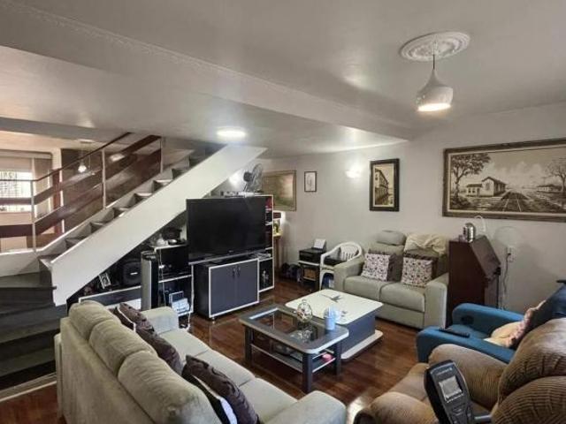 Sobrado Residencial de 190m² na Vila Alpina/Bairro Jardim, Santo André — 3 Dormitórios, 4 Vagas E