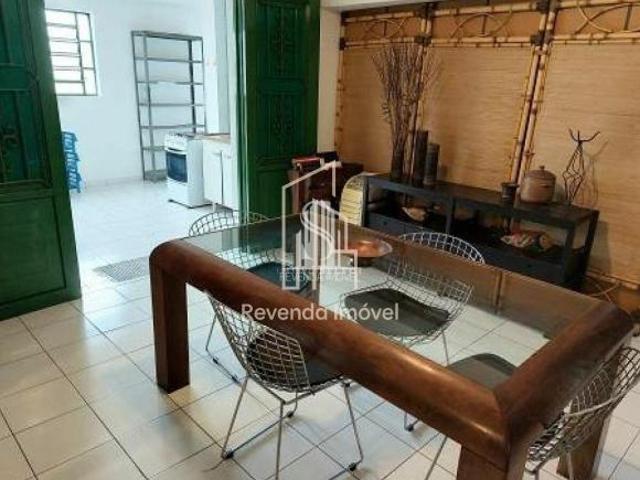 Sobrado Residencial de 250m² com 6 dormr/2 suítes, 5 banheiros, 3 vagas no Morum