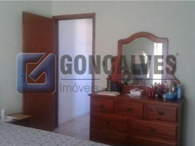 Sobrado Residencial de 3 Dormitórios com 2 Vagas em Jardim Jamaica, Santo André 200m²