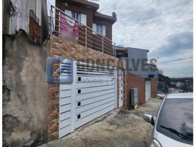 Sobrado Residencial de 3 Quartos com 1 Suíte em Ferrazópolis, SBC — 4 Vagas