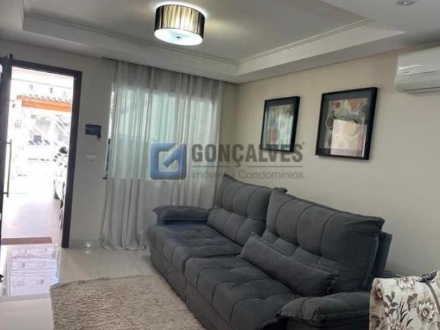 Sobrado Residencial de 3 Quartos com 2 Vagas em Jardim Jamaica, Santo André – R$ 775.000
