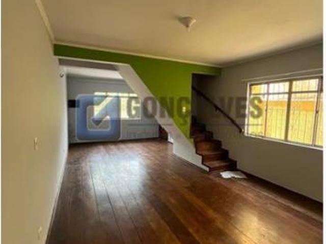 Sobrado Residencial de 3 Quartos com 2 Suítes e 4 Vagas em Jardim Las Vegas – Santo André
