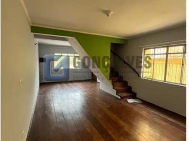 Sobrado Residencial de 3 Quartos com 2 Suítes e 4 Vagas em Jardim Las Vegas – Santo André
