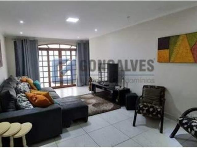 Sobrado Residencial de 4 Suítes no Campestre, Santo André – 381 m² de Área Construída