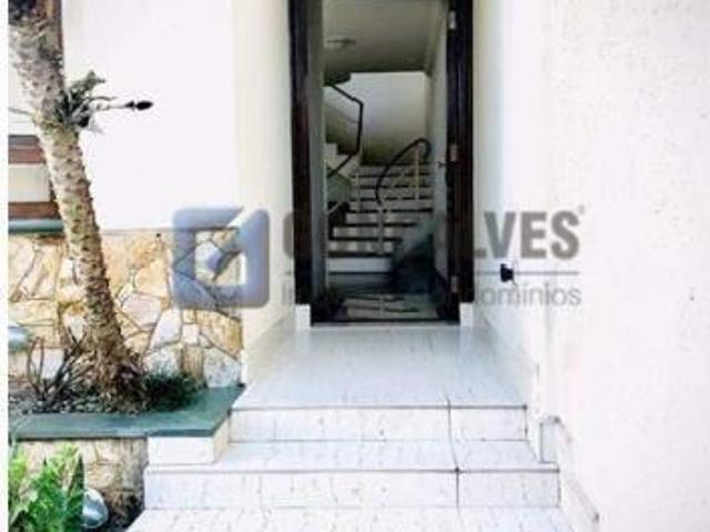Sobrado Residencial de 4 Quartos com 3 Suítes e 10 Vagas no Jardim, Santo André