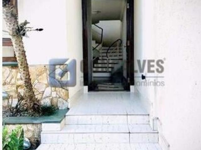 Sobrado Residencial de 4 Quartos com 3 Suítes e 10 Vagas no Jardim, Santo André
