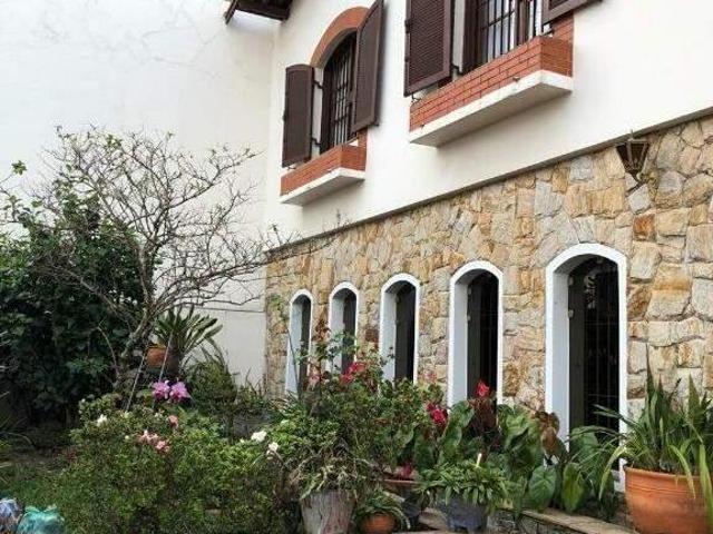 Sobrado Residencial de 4 Quartos com 2 Suítes no Campestre, Santo André