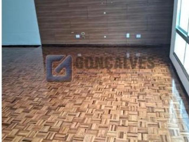 Sobrado Residencial de 4 Quartos com 7 Vagas em Santa Terezinha, SBCampo