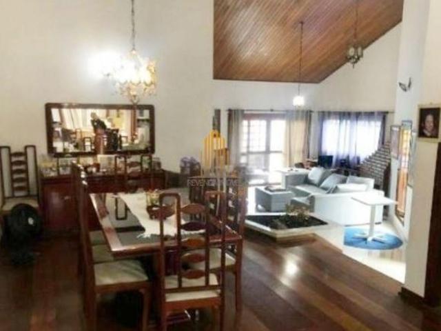 Espetacular Casa à Venda em São Paulo 6 Quartos, 2 Suítes, 4 Banheiros, 6 Vaga