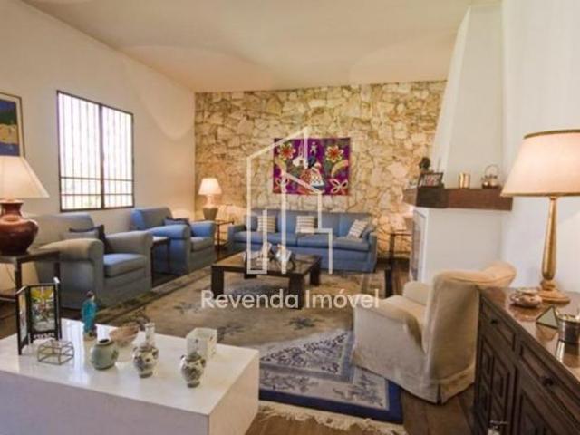 Sobrado Residencial de 760m² com 4 dormitórios 4 suítes 6 banheiros 6 vagas no M