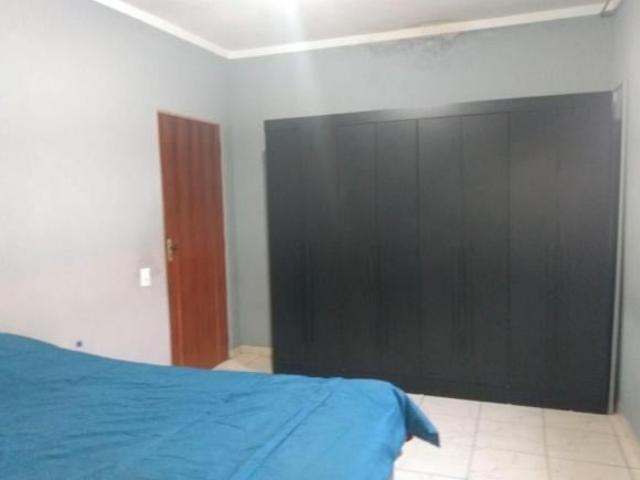 SOBRADO RESIDENCIAL DIVIDIDO EM DUAS CASAS COM 5 DORMITÓRIOS, 2 SUÍTES. 4 BANHEIROS, 1 VAGA PARA