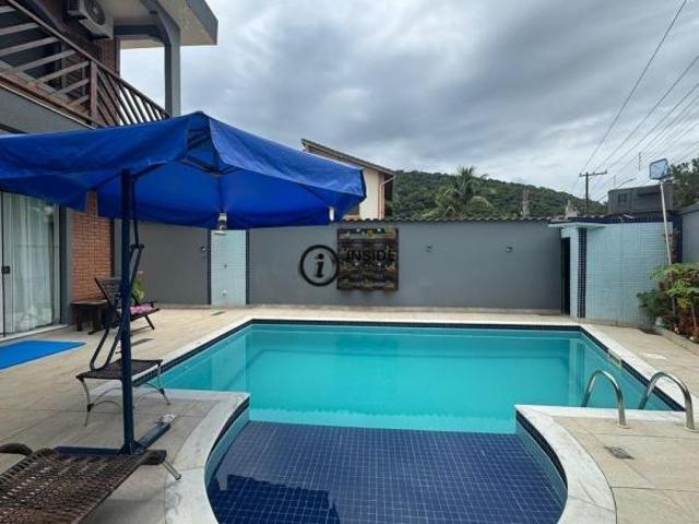 Sobrado residencial em condomínio fechado