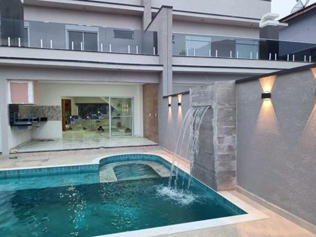 Sobrado residencial em Condomínio Morada da Praia, com 3 suítes e 6 vagas, fino acabamento Berti