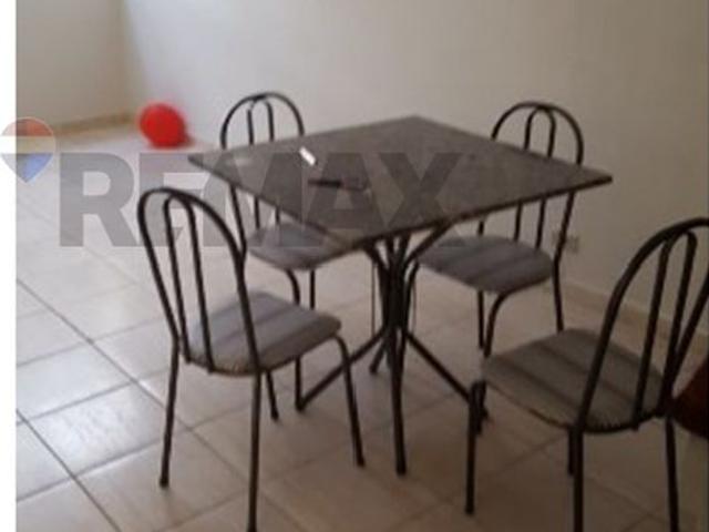 Sobrado Residencial em Rua Tranquila