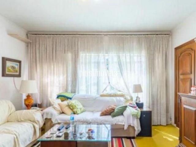 Sobrado residencial em rua sem saída